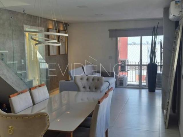 Sofisticação e Exclusividade em Cobertura Triplex com Rooftop e Piscina