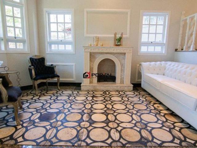 Sofisticação e Elegância em Casa Neo Clássica Recém Reformada e Ampliada