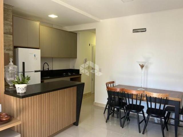 Sofisticação e vista para o pôr do sol: apartamento novo com 2 dormitórios com suíte no Centro de C