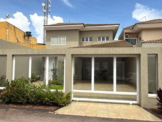 Sofisticado sobrado de 4 dormitórios, com 3 suítes, espaço gourmet