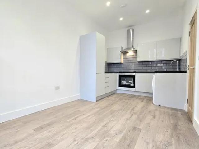 Soho Gyms, 254 Earl's Court Road, London, SW5 9AN, United Kingdom | 3 bed apartment for rent #140397727 | Rentberry