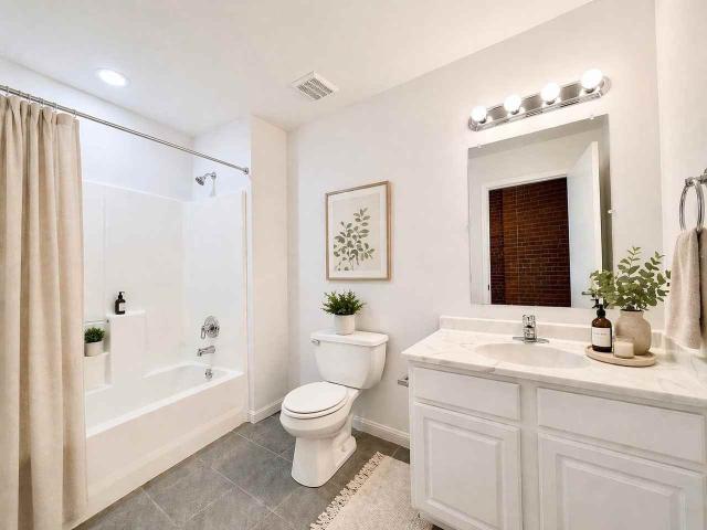 SoHo Lofts 1 Bedroom Apartment for Rent at 3307 Scranton Rd, Cleveland, OH 44109 Brooklyn Centre