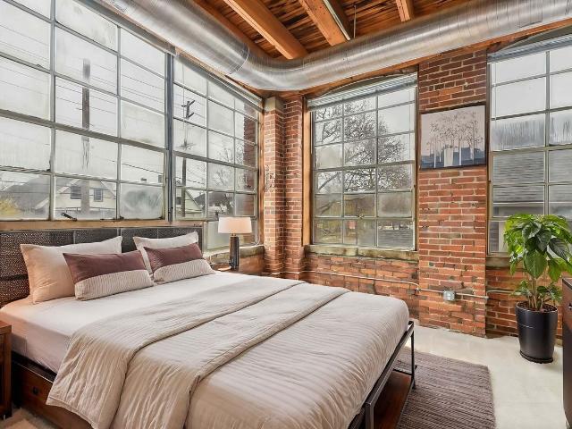 SoHo Lofts 1 Bedroom Apartment for Rent at 3307 Scranton Rd, Cleveland, OH 44109 Brooklyn Centre