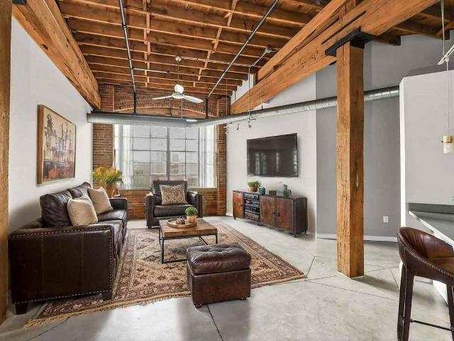 SoHo Lofts 2 Bedroom Apartment for Rent at 3307 Scranton Rd, Cleveland, OH 44109 Brooklyn Centre
