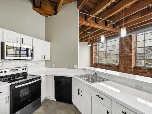 SoHo Lofts 2 Bedroom Apartment for Rent at 3307 Scranton Rd, Cleveland, OH 44109 Brooklyn Centre