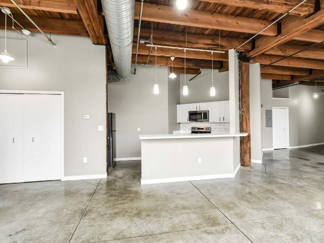 SoHo Lofts 3 Bedroom Apartment for Rent at 3307 Scranton Rd, Cleveland, OH 44109 Brooklyn Centre