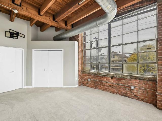 SoHo Lofts 3 Bedroom Apartment for Rent at 3307 Scranton Rd, Cleveland, OH 44109 Brooklyn Centre