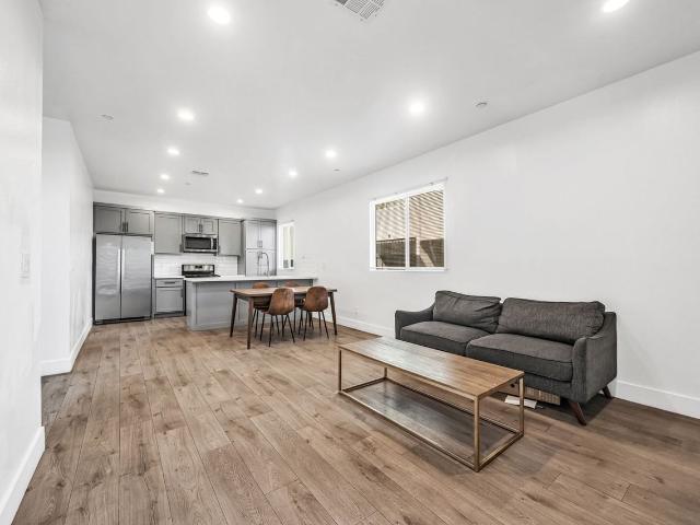 Soho Partners 1235 18 Bedroom Apartment for Rent at 1235 W 37th Pl, Los Angeles, CA 90007 Congress North