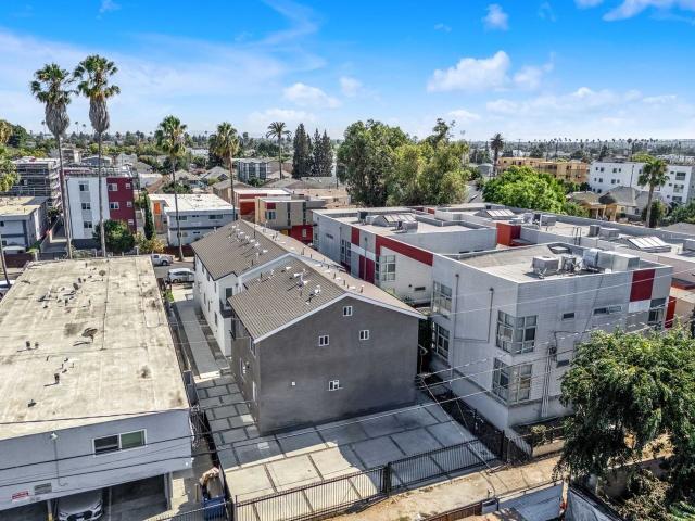 Soho Partners 1235 4 Bedroom Apartment for Rent at 1235 W 37th Pl, Los Angeles, CA 90007 Congress North