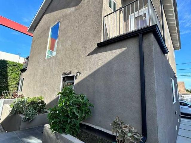 Soho Partners 1235 4 Bedroom Apartment for Rent at 1235 W 37th Pl, Los Angeles, CA 90007 Congress North