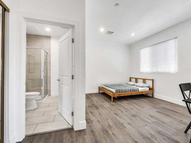 Soho Partners 1235 6 Bedroom Apartment for Rent at 1235 W 37th Pl, Los Angeles, CA 90007 Congress North