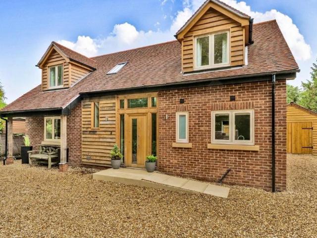 Soke Road Silchester RG7 3 bed detached house to rent £4,200 pcm £969 pw