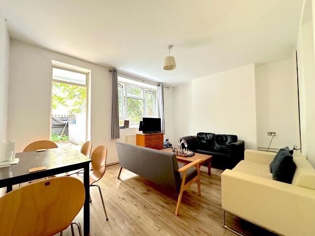 Solander Gardens, Aldgate E1, 3 bed flat to rent, £3,000 pcm | PrimeLocation