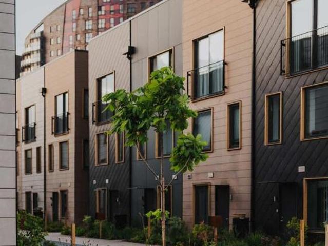 Solar Avenue, Leeds, 4 Bedroom Town
