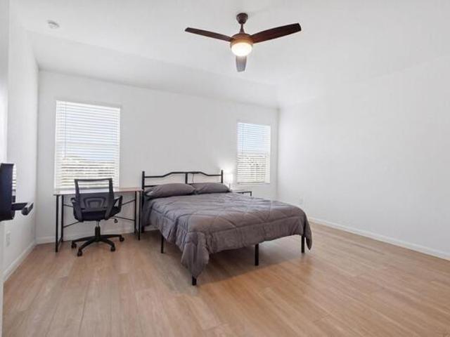 Solar Powered Modern New Braunfels Home Fast Fiber Optic WiFi, Premium Rooms, Spacious Kitchen, Living & Dining All Utilities Included