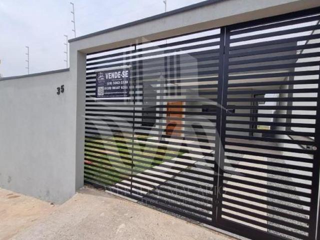 solding Ac. Financiamento. Casa de 3 dormitórios, suíte e amplo quintal gramado. 95m² Residencial