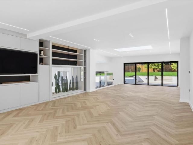 SOLE AGENT* An exceptional, newly built detached family home, with 5 beds, 5 bath, study, cinema room, set in a cul de sac, gated, large garden and finished to a high standard