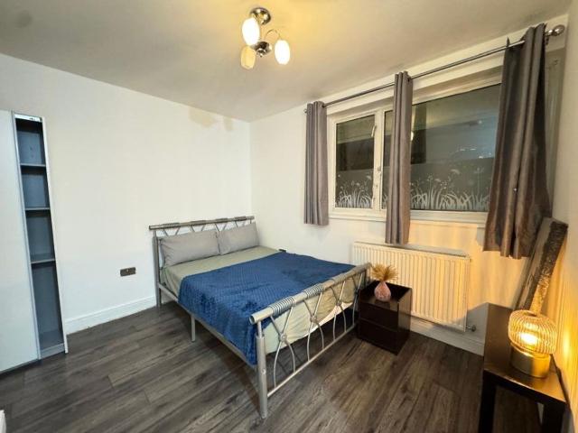 Solebay Street, James House Solebay Street E1, 1 bed flat to rent, £1,050 pcm | PrimeLocation