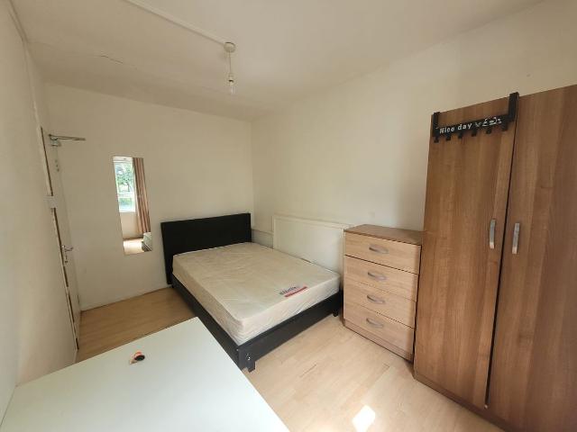 Solebay Street, London E1, Room to rent, £900 pcm | PrimeLocation