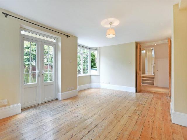 Solent Road, West Hampstead, London, NW6 2 bed flat to rent £3,000 pcm £692 pw
