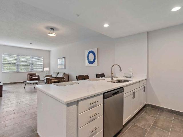 Solle Apartments 1 Bedroom Apartment for Rent at 2413 N Tamiami Trl, Sarasota, FL 34234