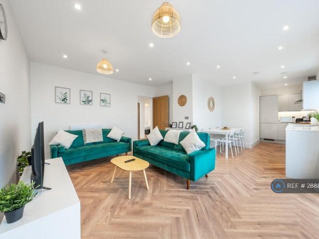 Solomons Hill, Rickmansworth, WD3 2 bed flat to rent £1,800 pcm £415 pw
