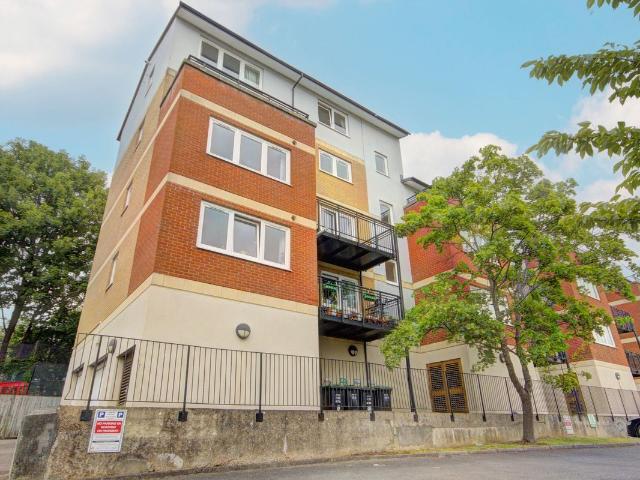 Solomons Hill, Rickmansworth WD3, 2 bed flat to rent, £2,350 pcm | PrimeLocation