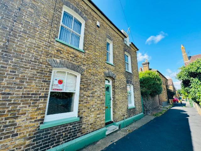 Solomons Lane, Faversham ME13, 2 bed flat to rent, £1,295 pcm | PrimeLocation
