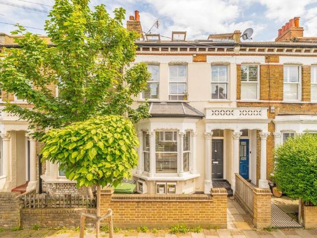 Solon Road, London SW2 2 bed flat to rent £2,300 pcm £531 pw