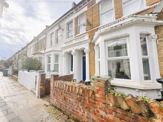 Solon Road, London SW2, 2 bed flat to rent, £2,650 pcm | PrimeLocation