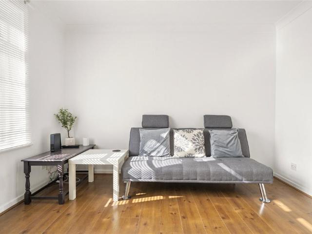 Sopwith Avenue, Chessington, KT9 1 bed flat to rent £2,295 pcm £530 pw