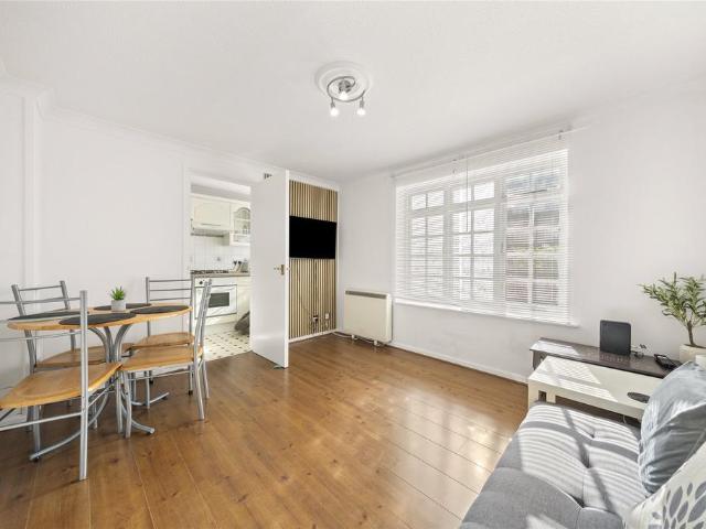 Sopwith Avenue, Chessington, KT9 1 bed flat to rent £2,295 pcm £530 pw