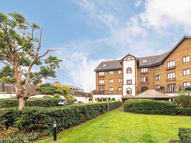 Sopwith Way, Kingston KT2, 2 bed flat to rent, £1,895 pcm | PrimeLocation