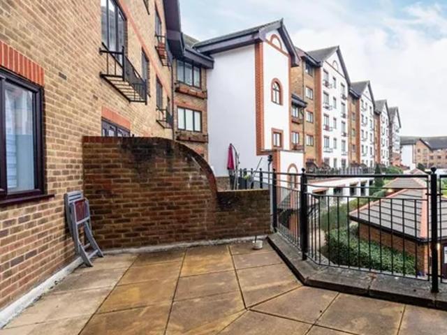 Sopwith Way, London, KT2 5AQ, United Kingdom | Studio apartment for rent #139071532 | Rentberry