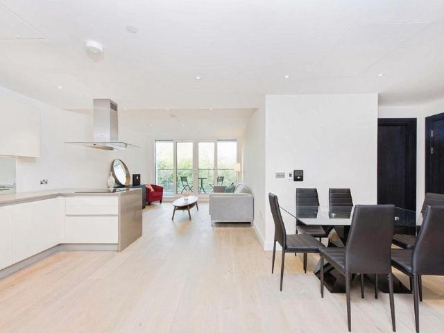 Sopwith Way, London, SW11 2 bed apartment to rent £4,200 pcm £969 pw