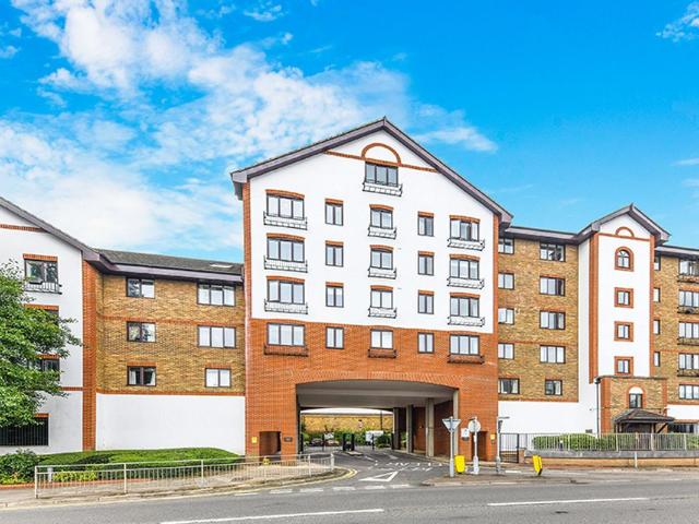 Sopwith Way, Regents Court Sopwith Way KT2, 2 bed flat to rent, £1,750 pcm | PrimeLocation