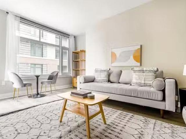 Sophia Bethesda, 4924 Saint Elmo Ave, Woodmont Triangle 1 Be.