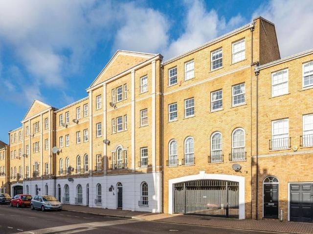 Sophia Square, Rotherhithe, London, SE16 2 bed flat to rent £2,200 pcm £508 pw