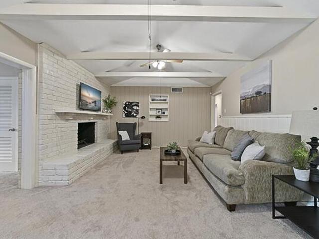 Sophisticated East Fort Worth home near Meadowbrook Golf Course