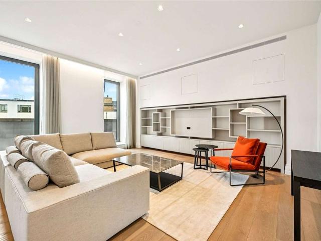 Sophisticated 3 Bedroom Apartment in the Regents Crescent development with concierge, facilities and parking