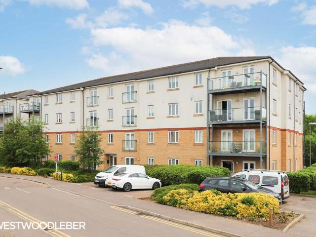 Sorbus Road, Broxbourne EN10 2 bed apartment to rent £1,550 pcm £358 pw