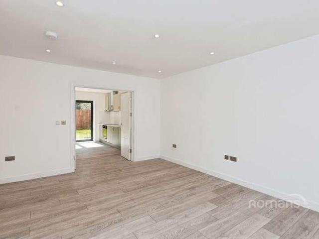 Sorrel Close, Farnborough, Hampshire, GU14