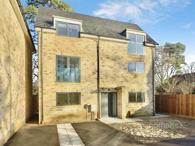 Sorrel Close, Farnborough, Hampshire GU14, 4 bed detached house to rent, £2,650 pcm | PrimeLocation