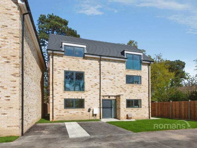Sorrel Close, Farnborough, Hampshire GU14, 4 bed detached house to rent, £2,650 pcm | PrimeLocation