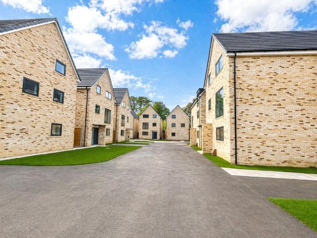 Sorrel Close, Farnborough, Hampshire GU14, 4 bed detached house to rent, £2,600 pcm | PrimeLocation