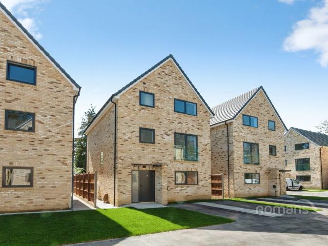Sorrel Close, Farnborough, Hampshire GU14, 4 bed detached house to rent, £2,800 pcm | PrimeLocation