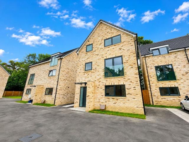 Sorrel Close, Farnborough, Hampshire GU14, 4 bed detached house to rent, £2,800 pcm | PrimeLocation