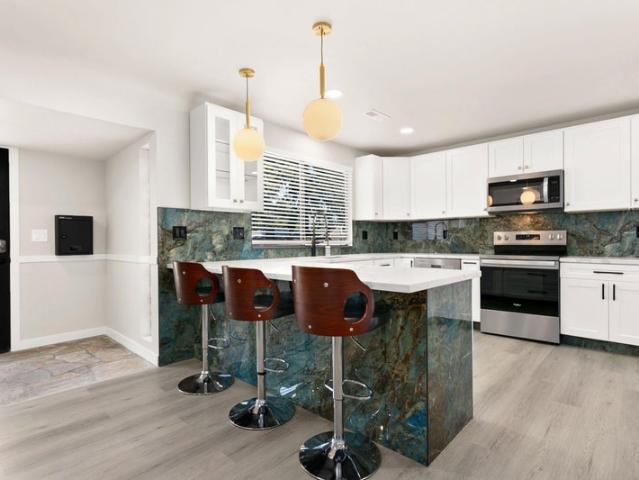 South Tacoma Home, a 2 minute walk to transit stop