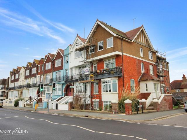 South Terrace, Littlehampton BN17, 2 bed flat to rent, £1,100 pcm | PrimeLocation