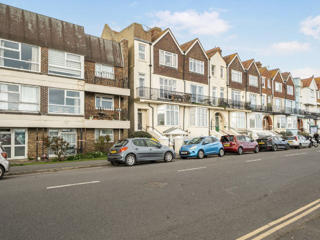 South Terrace, Littlehampton, West Sussex BN17, 1 bed flat to rent, £850 pcm | PrimeLocation